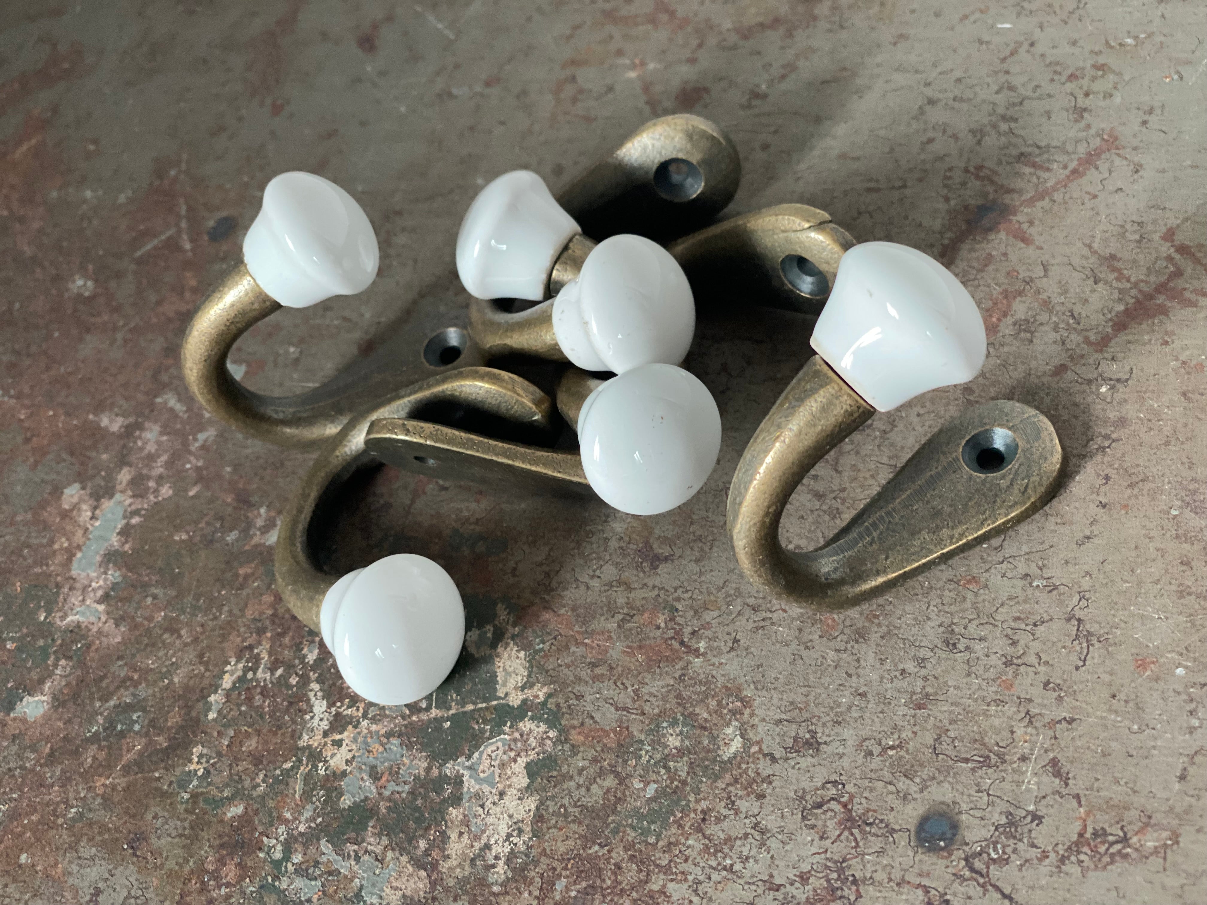 single ceramic hooks – Baileys