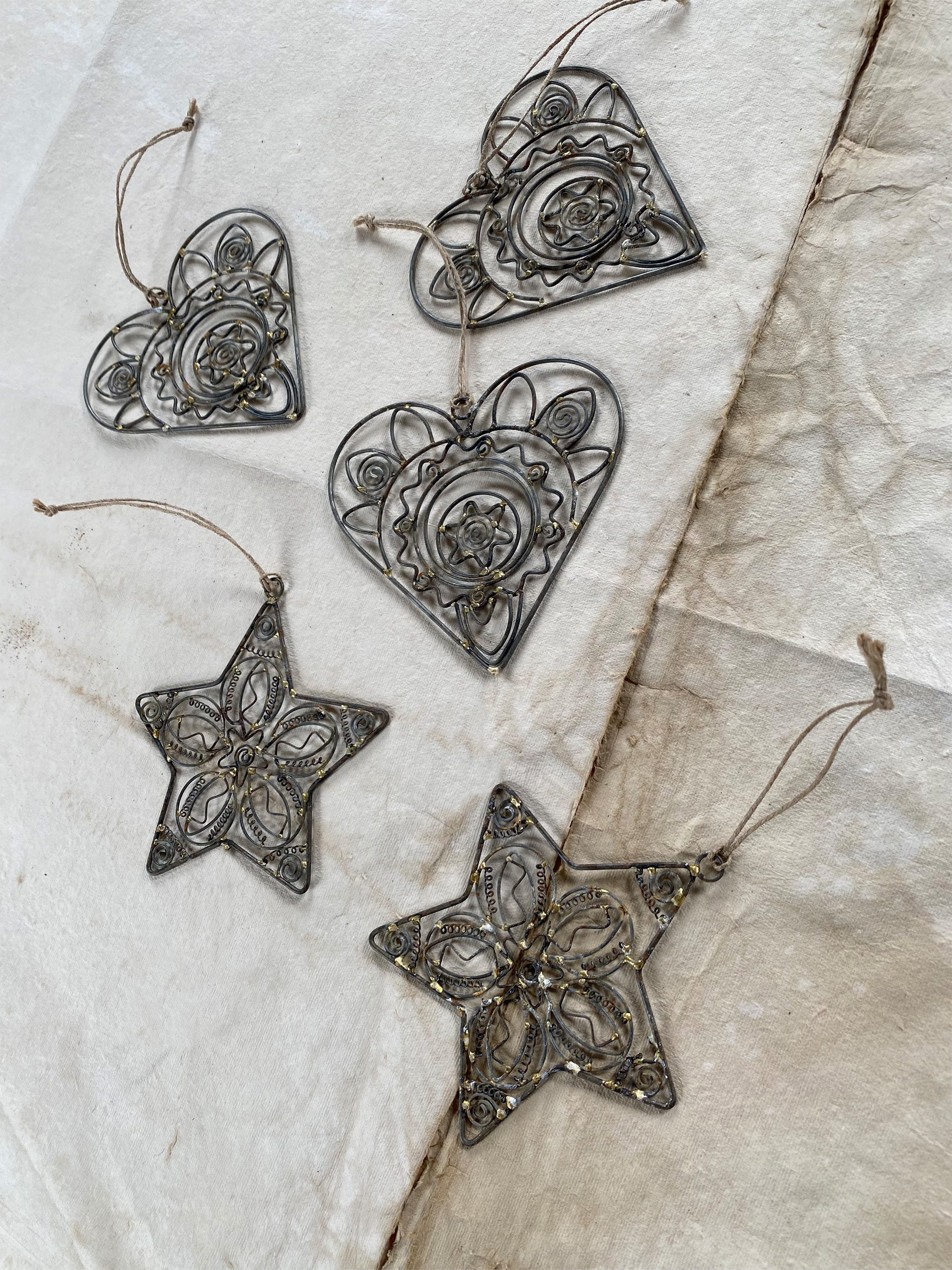 filigree wirework hearts and stars – Baileys
